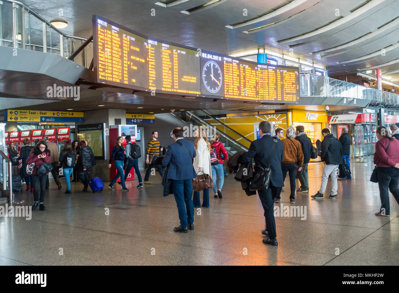 Passengers stazione termini hi-res stock photography and images - Alamy