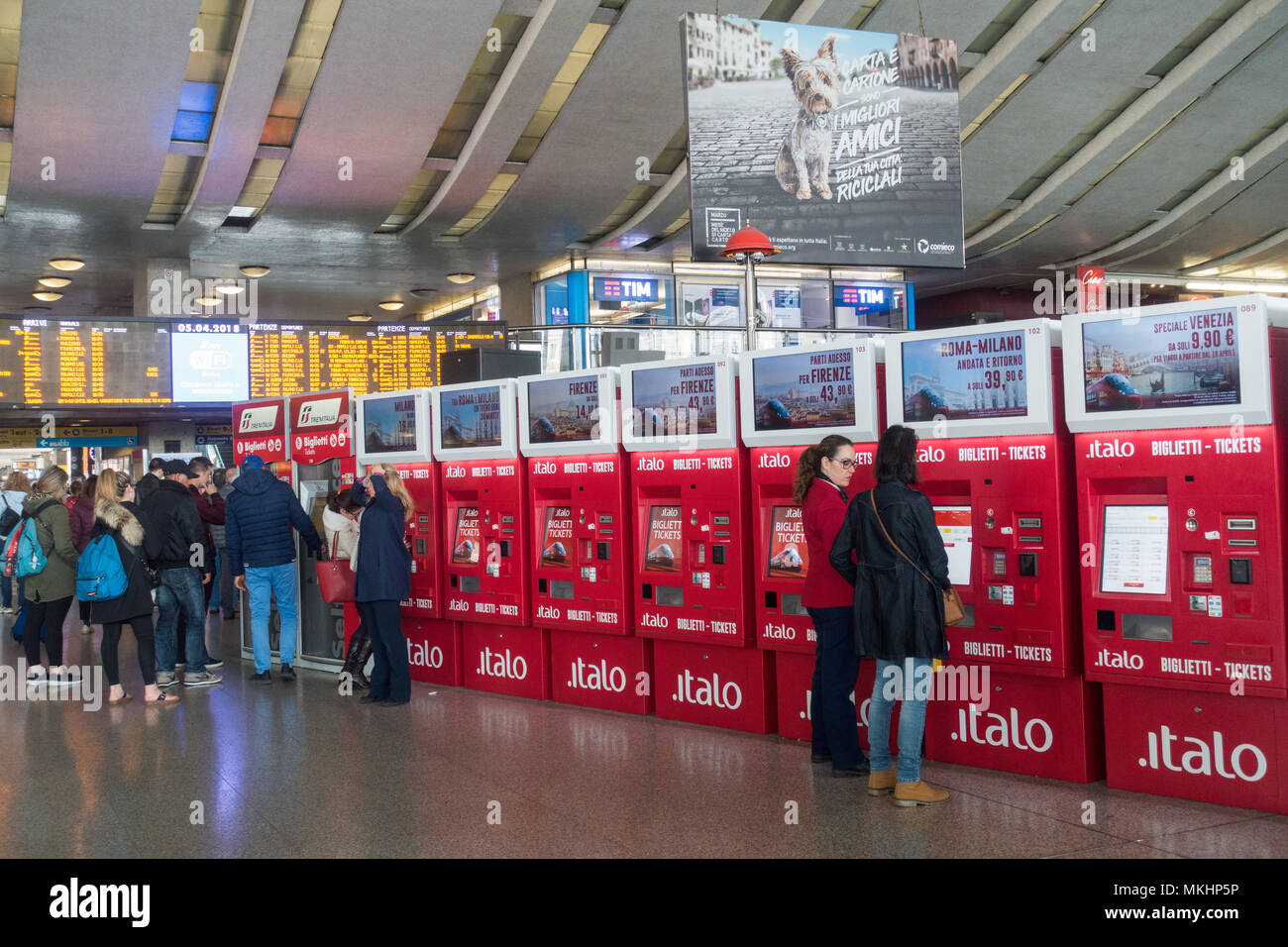 Passengers stazione termini hi-res stock photography and images - Alamy