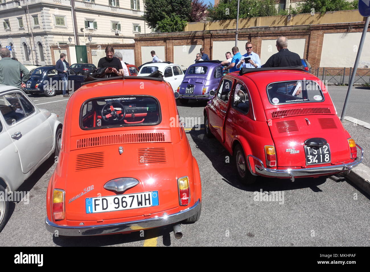 Fiat 500 in rome hi-res stock photography and images - Alamy