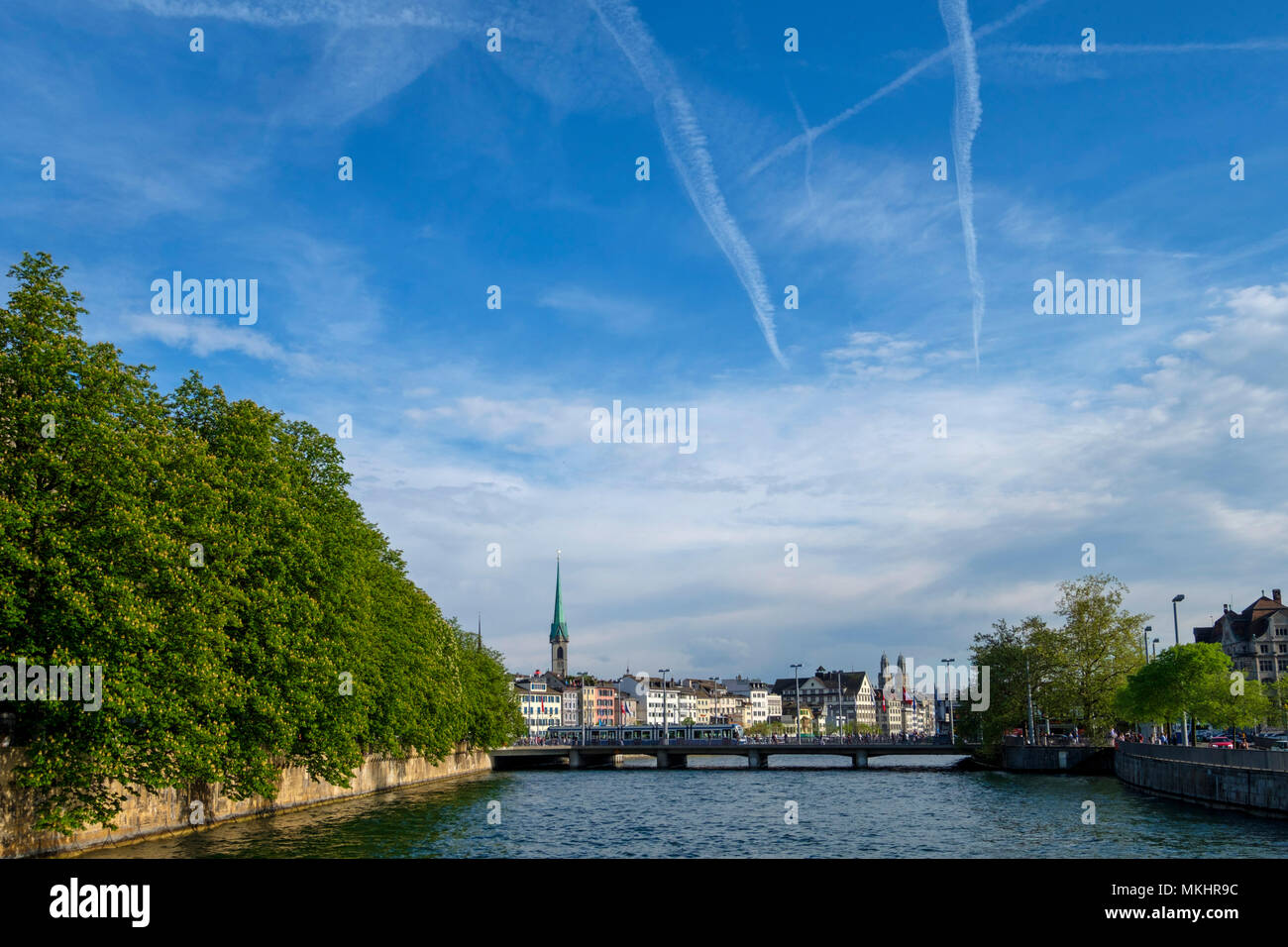 Scenic view of Zurich and the Bahnhofbrücke bridge over the Limmat ...