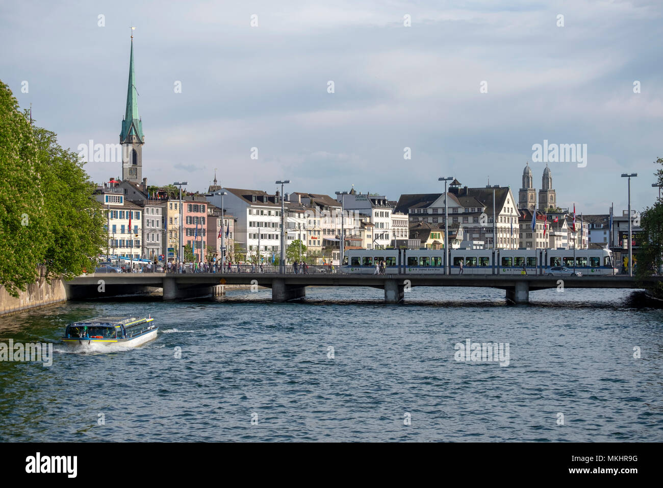 Bahnhofbrücke hi-res stock photography and images - Alamy