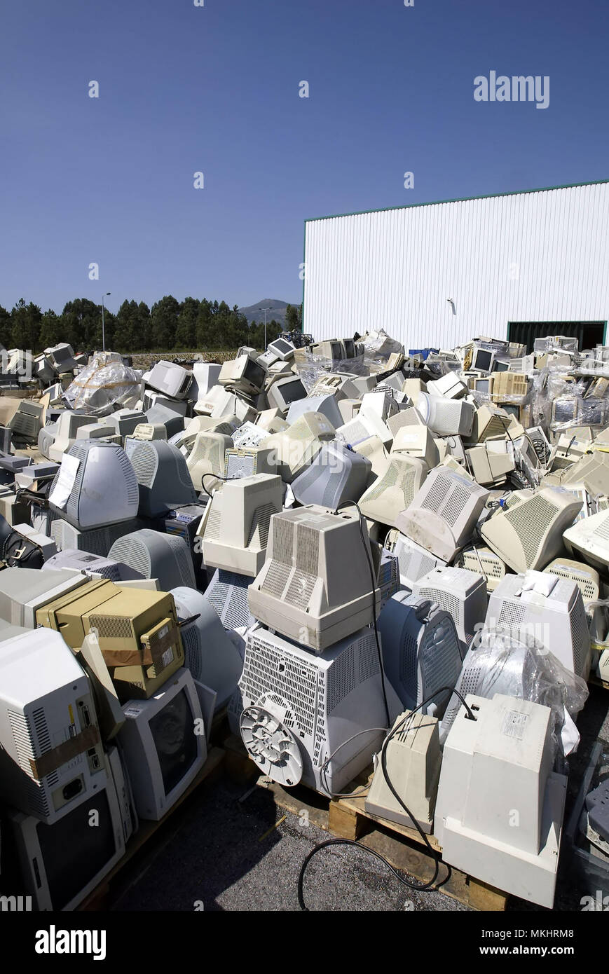 Electronic waste recycling plant hi-res stock photography and images ...
