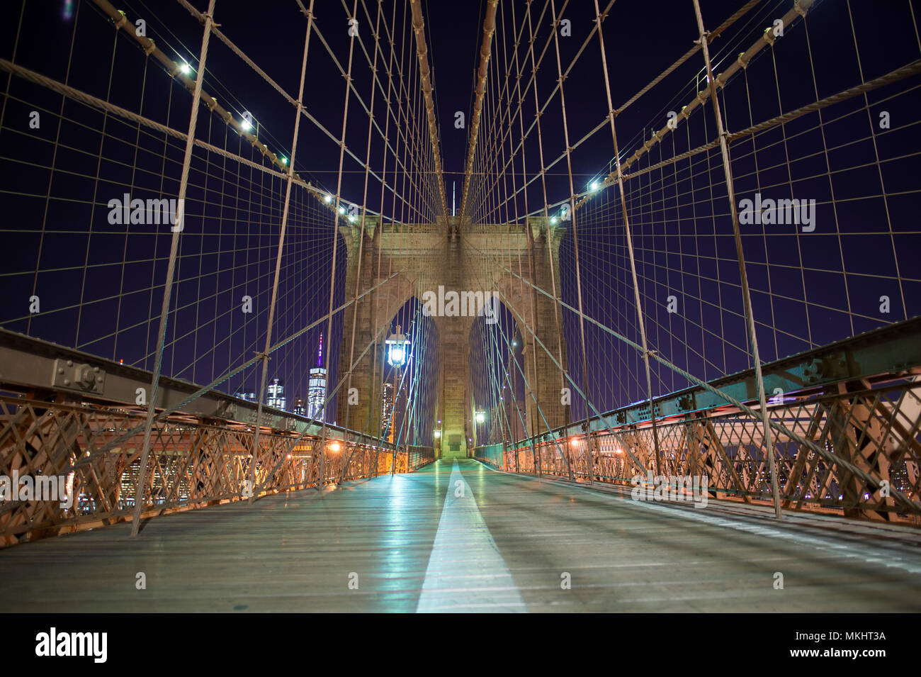 Brooklyn bridge over hudson river hi-res stock photography and images ...