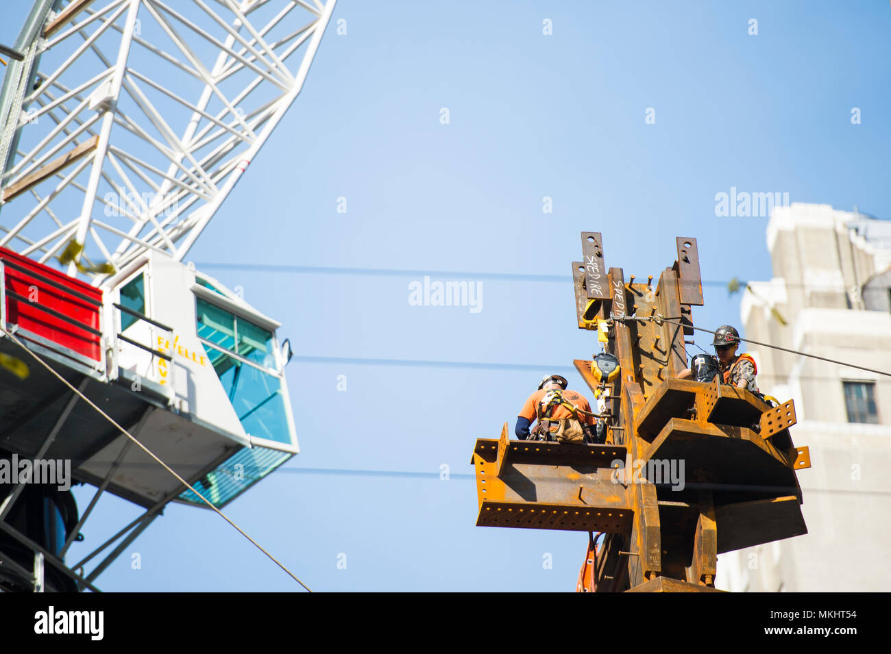 New york skyscraper workers hi-res stock photography and images - Alamy