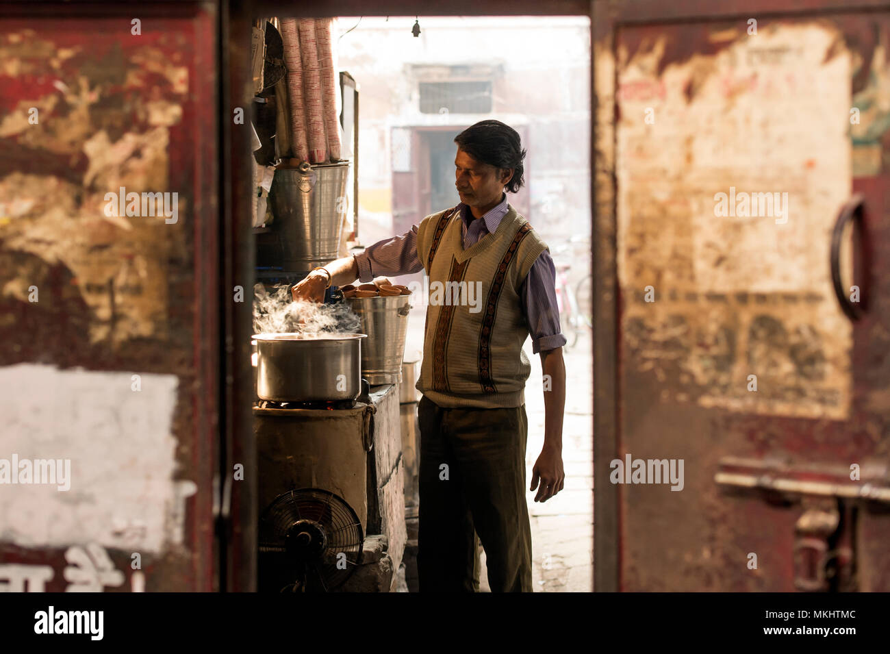 Roadside chai shop hi-res stock photography and images - Alamy