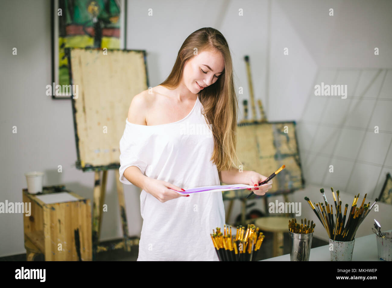 Young teacher painter in her studio preparing to an art class Stock ...