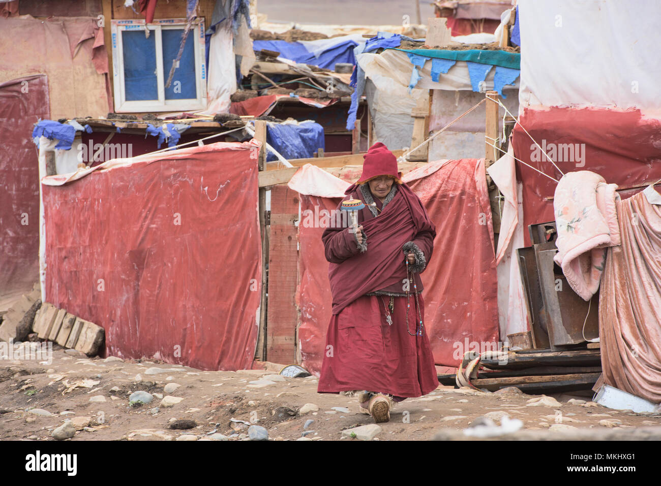 Tibetan nun and slum on the nunnery island of Yarchen Gar, Sichuan ...