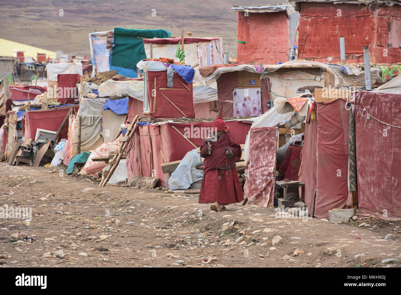 Tibetan nun and slum on the nunnery island of Yarchen Gar, Sichuan ...