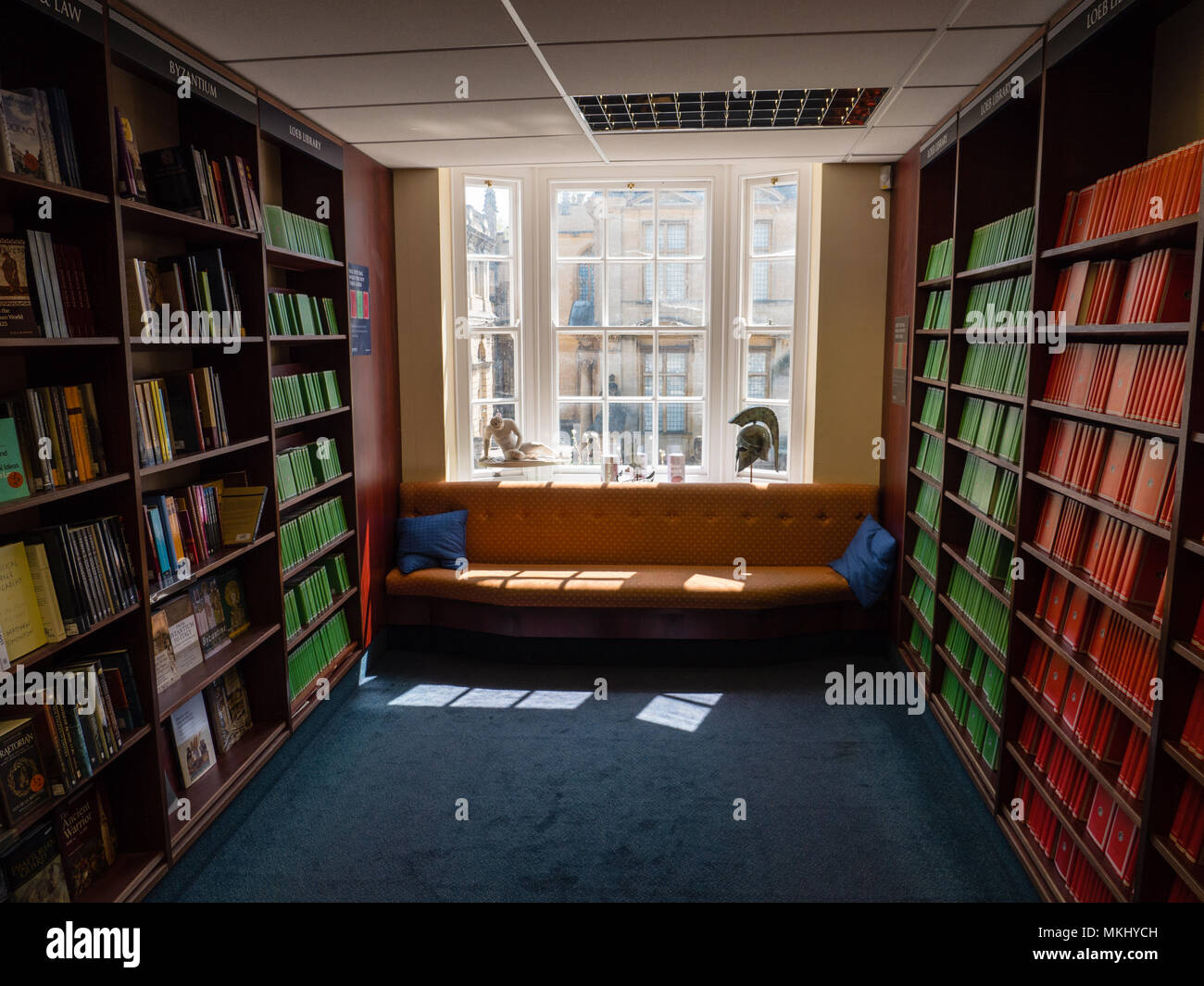 Uk book shop hi-res stock photography and images - Alamy