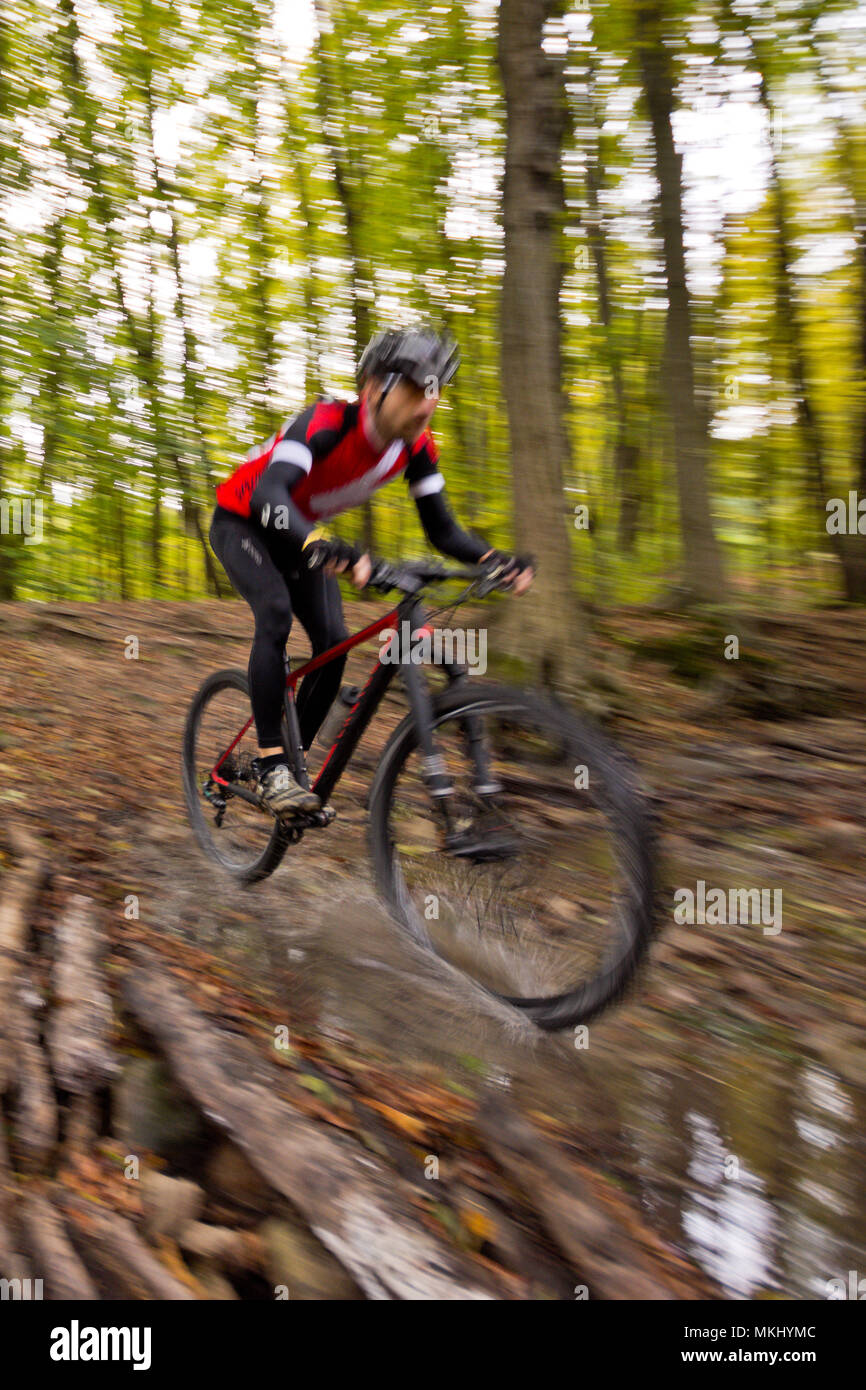 Red hardtail mountain bike in hi-res stock photography and images - Alamy