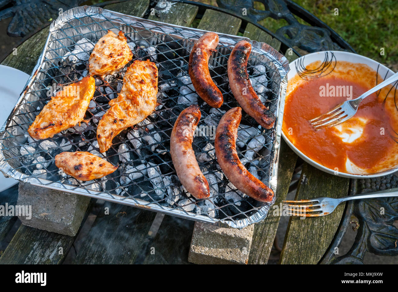 Barbequeing hi-res stock photography and images - Alamy