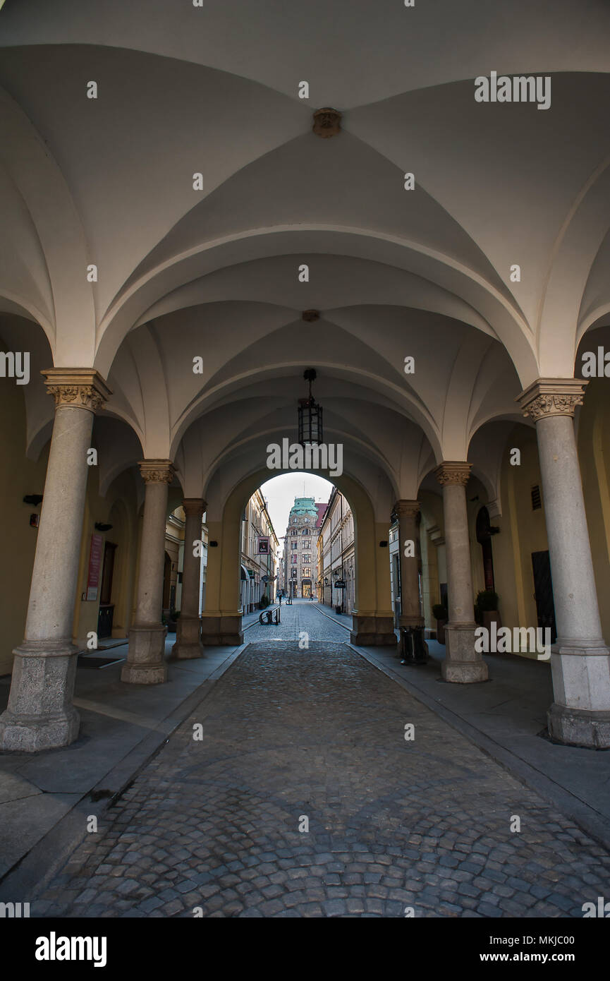 Cloth merchant medieval hi-res stock photography and images - Alamy