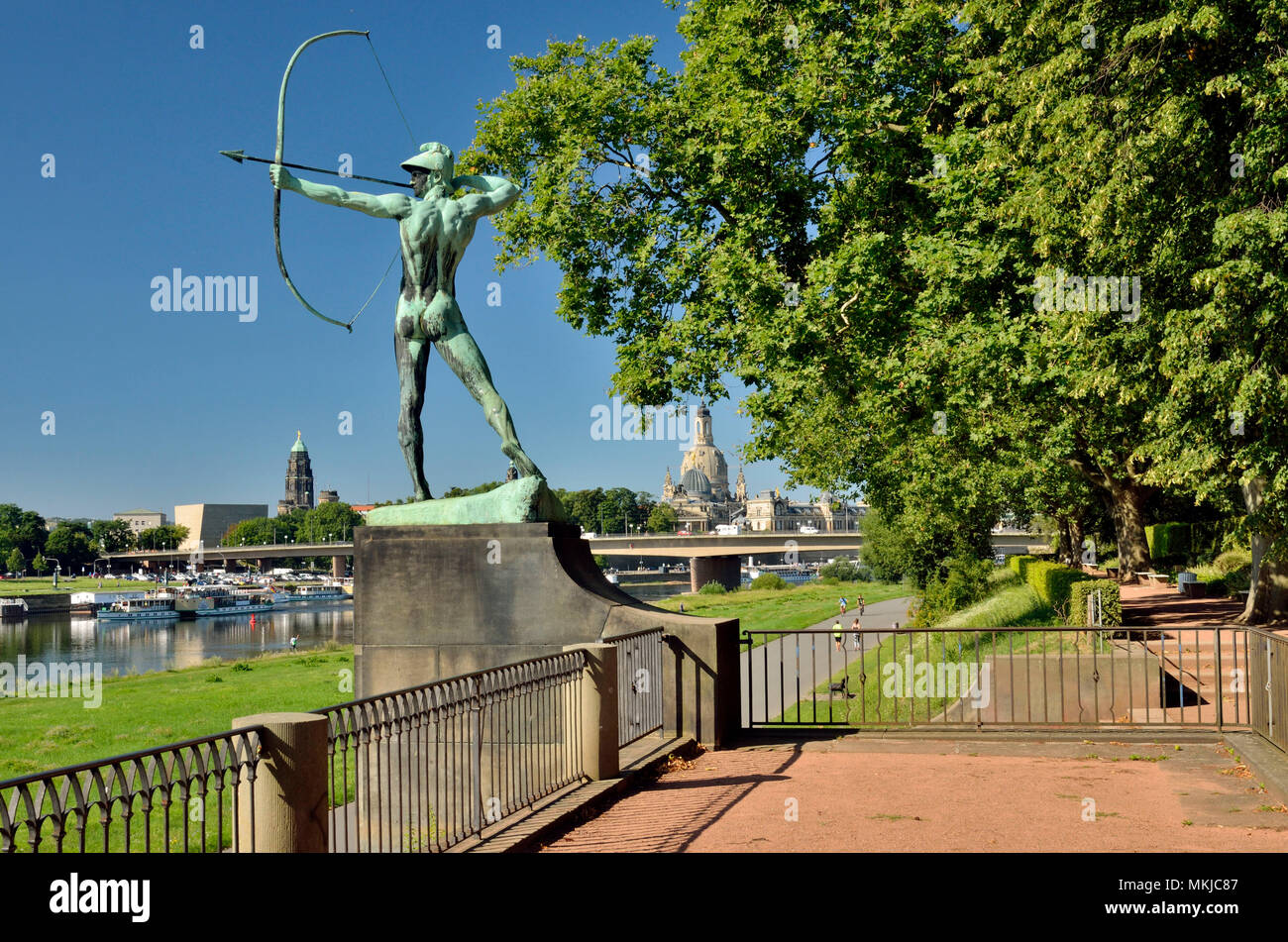 Plastic Archer on the shore, Dresden Neustadt King, Plastik ...