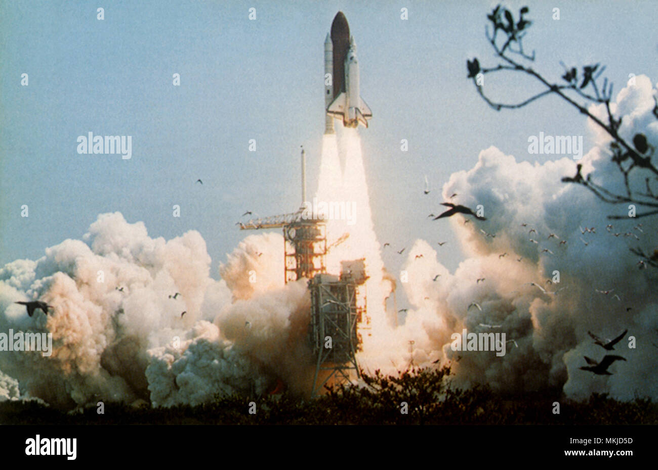 Shuttle launch hi-res stock photography and images - Alamy