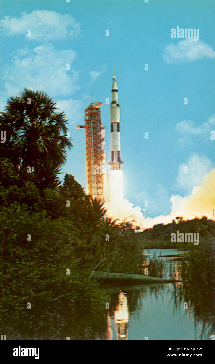 Rocket ships hi-res stock photography and images - Alamy