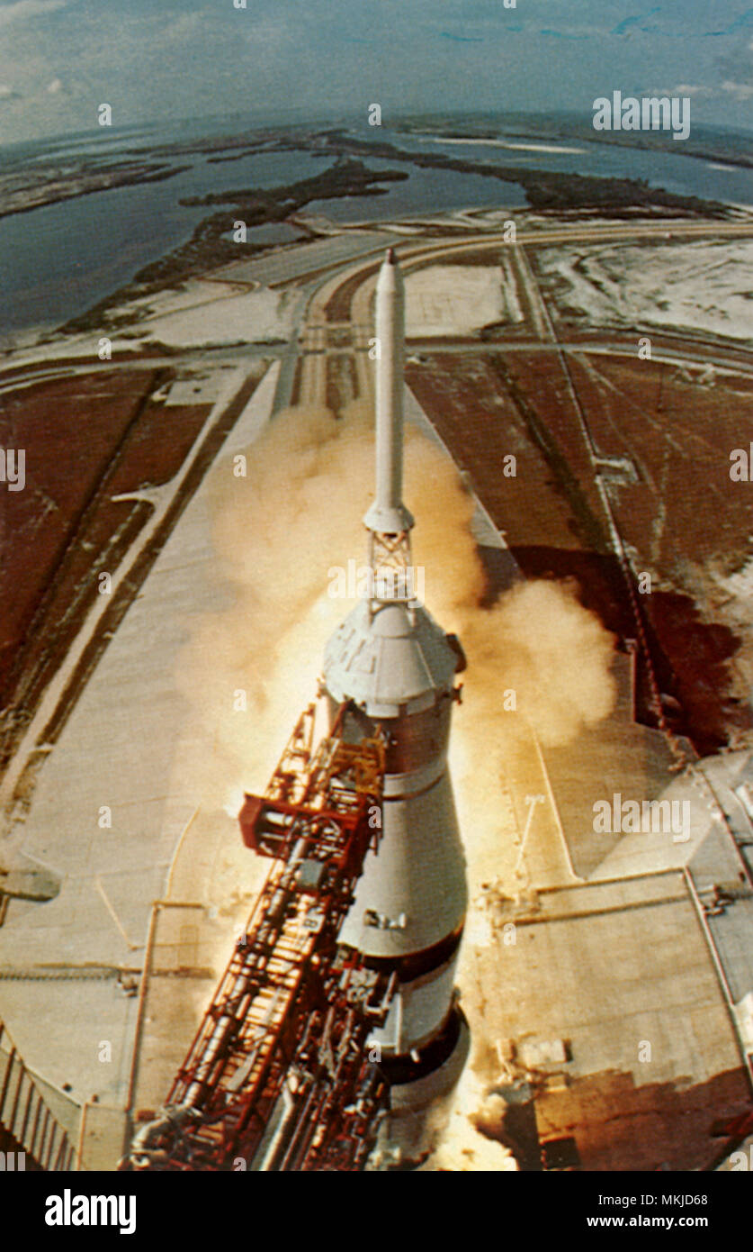 Rocket ships hi-res stock photography and images - Alamy