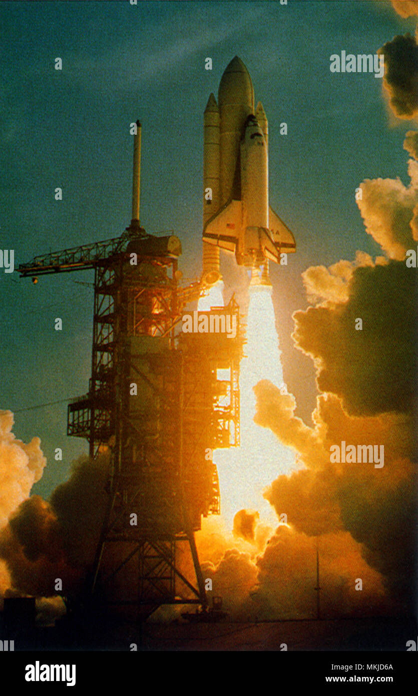 Space shuttle 1981 present hi-res stock photography and images - Alamy