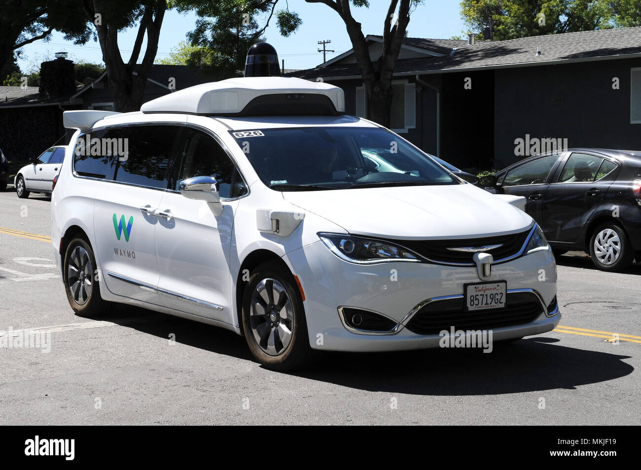 07 May 2018, USA, Mountain View: A self-driving car by Google's sister ...