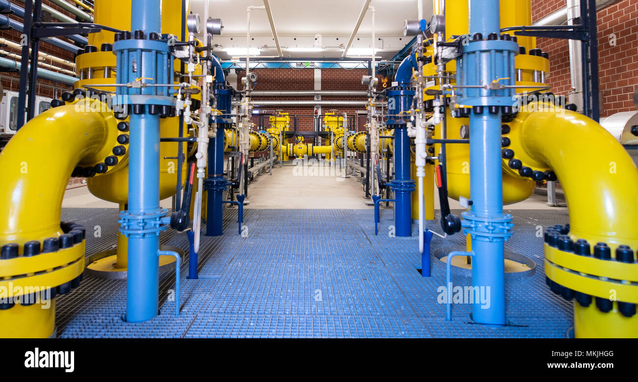 04 May 2018, Germany, Hamburg: A gas pressure regulator station at the ...