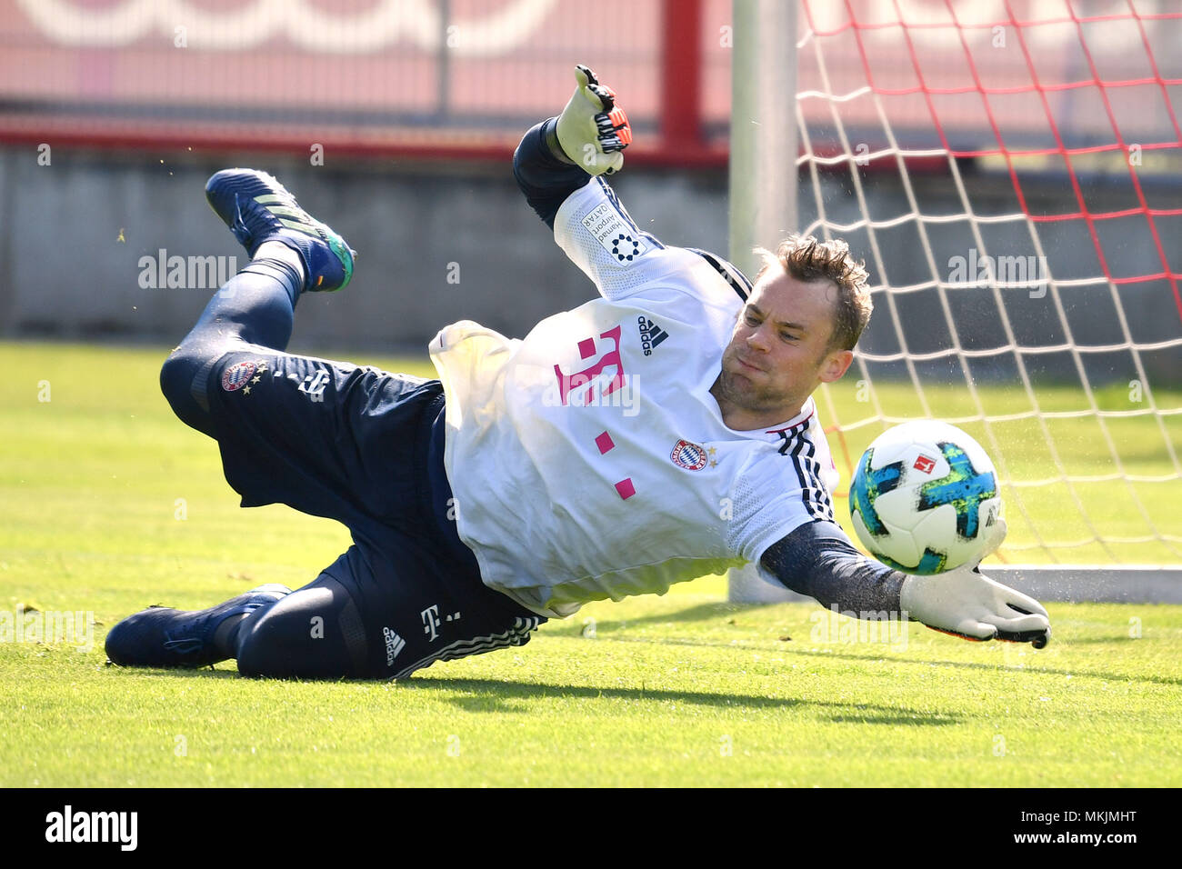 Munich, Deutschland. 08th May, 2018. Manuel NEUER (goalkeeper FC Bayern ...