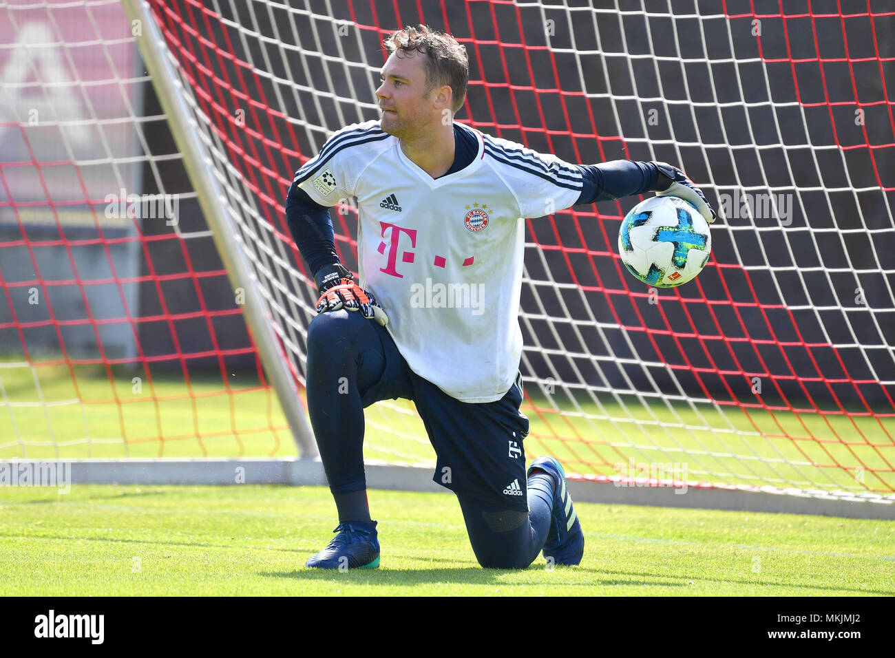 Munich, Deutschland. 08th May, 2018. Manuel NEUER (goalkeeper FC Bayern ...
