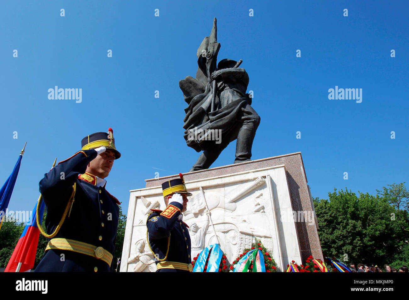 Bucharest, Romania. 8th May, 2018. Romanian honour guard soldiers stand ...