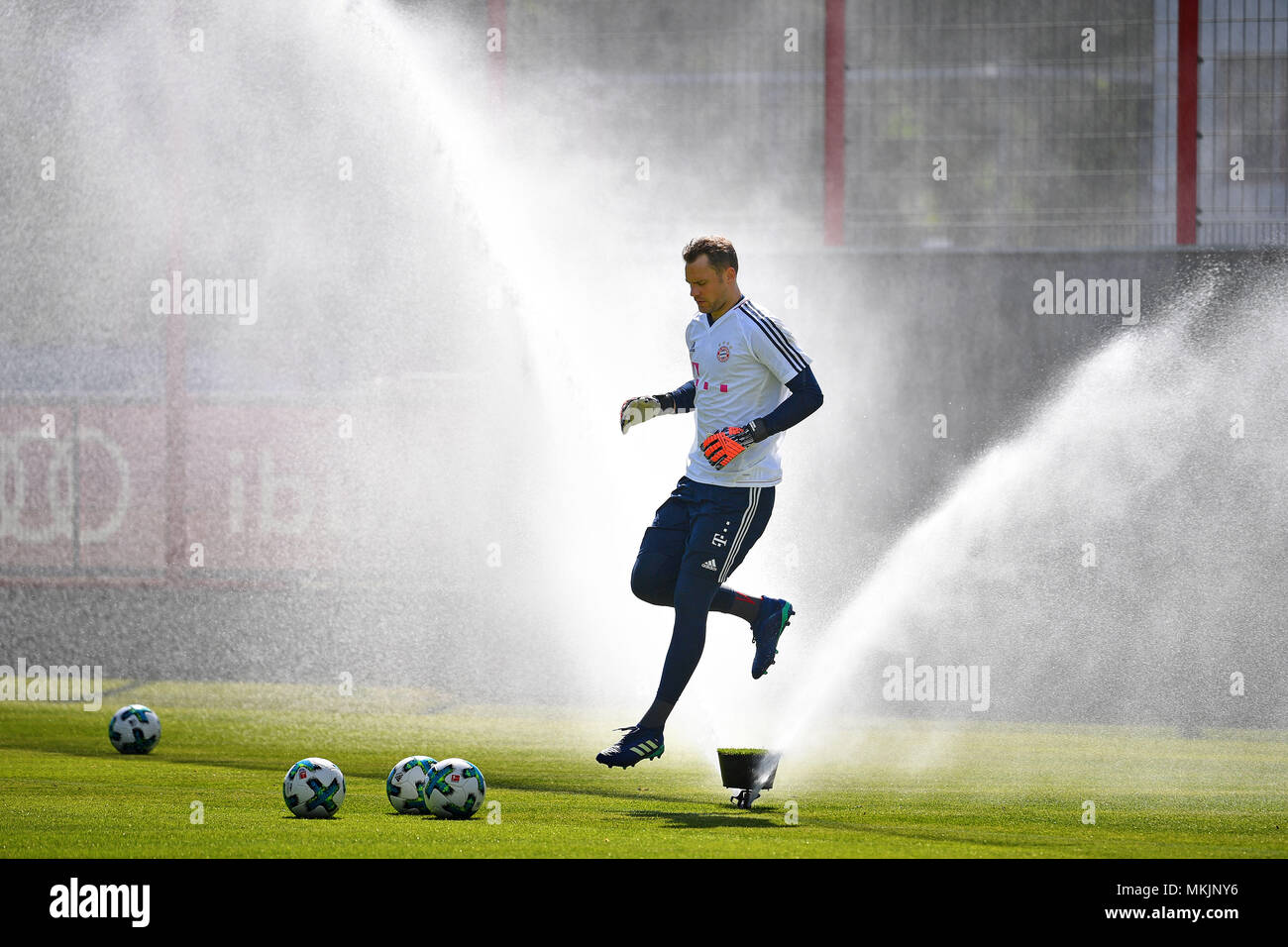 Munich, Deutschland. 08th May, 2018. Manuel NEUER (goalkeeper FC Bayern ...