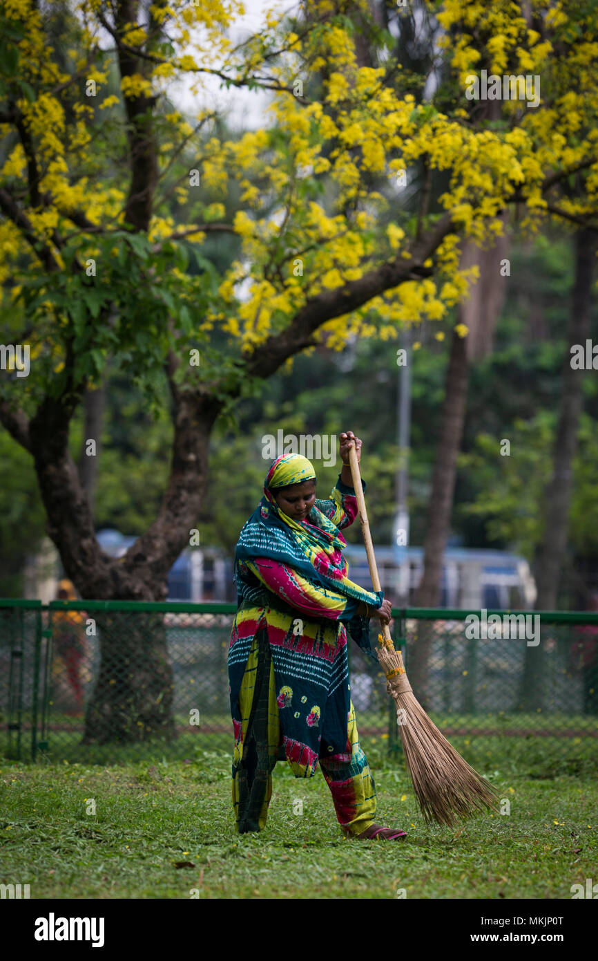 DHAKA, BANGLADESH - MAY 08 : City corporation worker clean park in ...