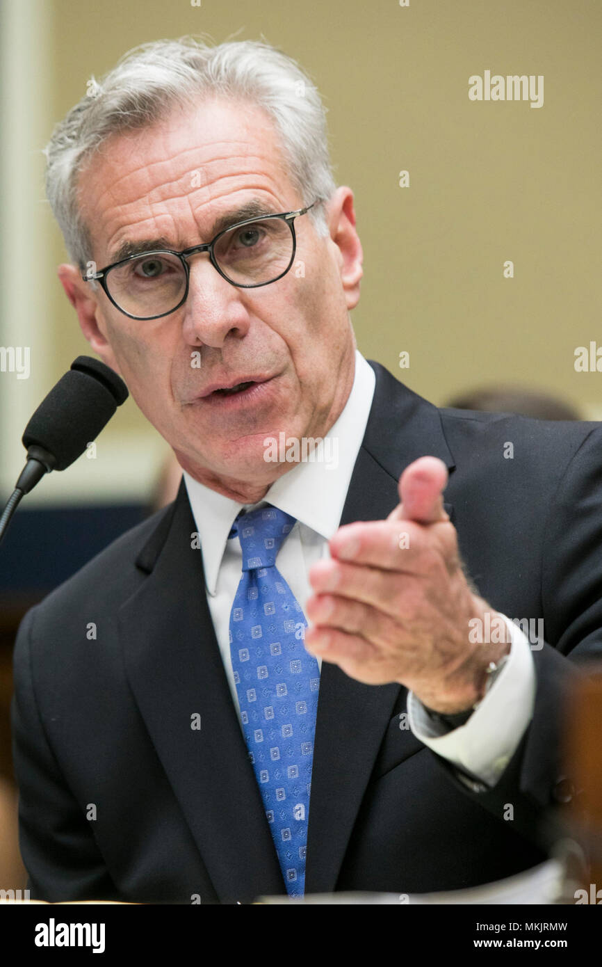 Chairman of the board hi-res stock photography and images - Alamy