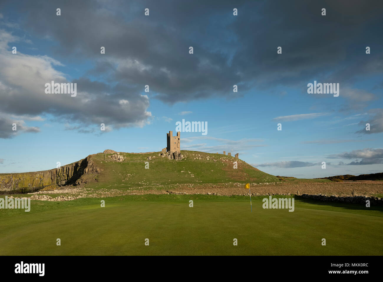 Dunstanburgh castle golf hi-res stock photography and images - Alamy