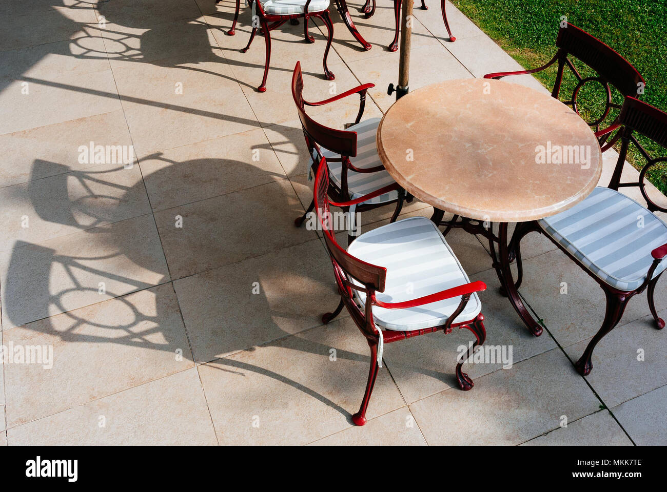 Empty table and chairs on a patio Stock Photo - Alamy
