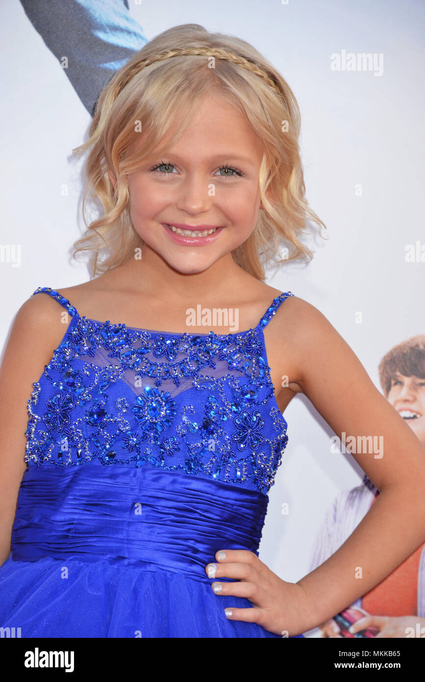 Alyvia Alyn Lind 268 at the Blended Premiere at the Chinese Theatre in ...