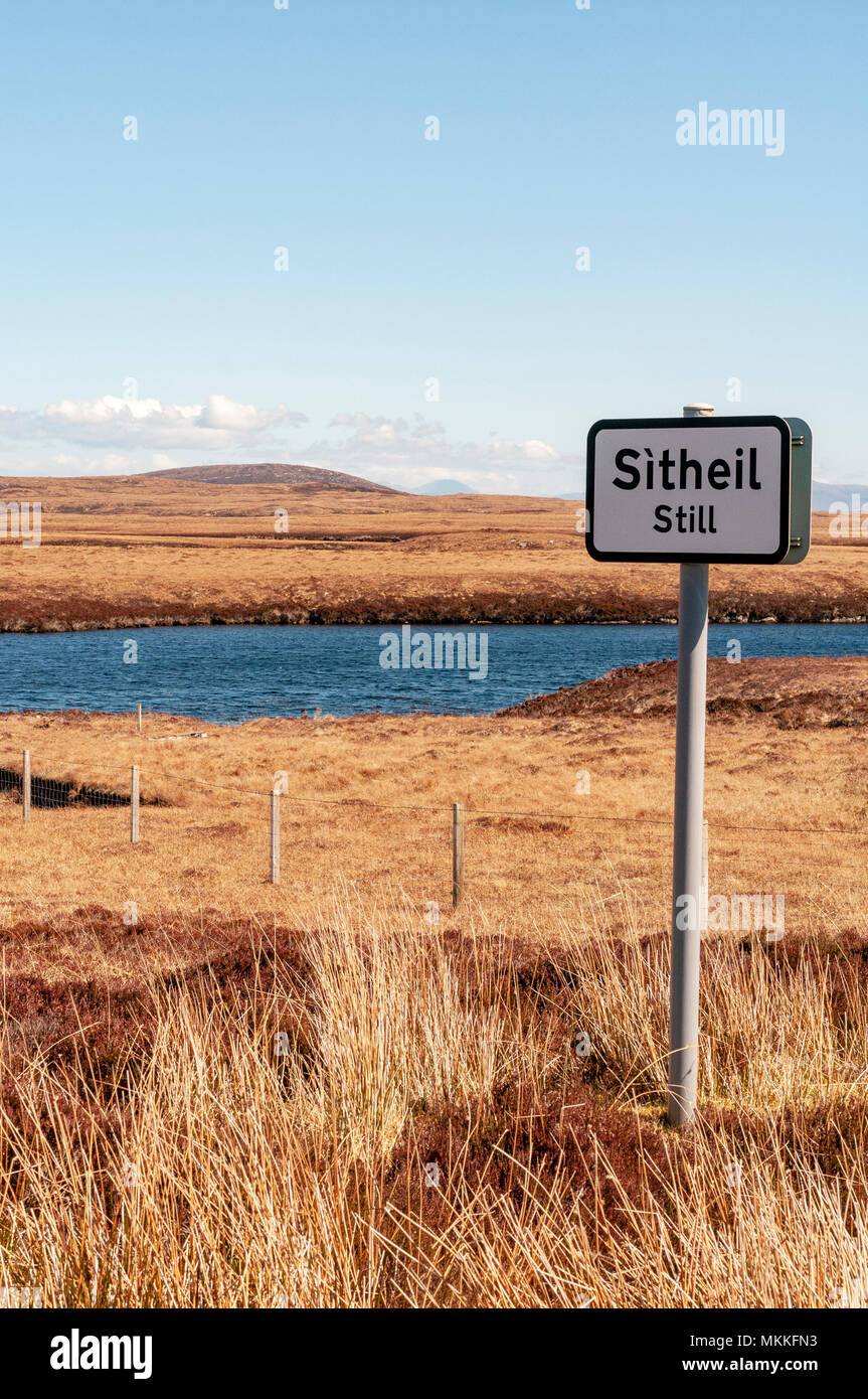 English and gaelic bilingual road sign hi-res stock photography and ...