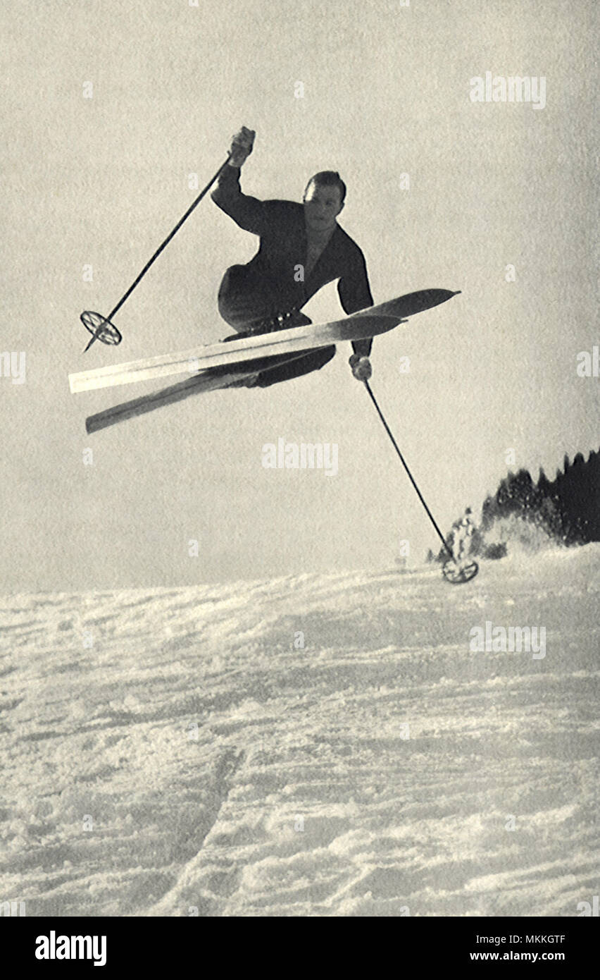 Knees drawn up hi-res stock photography and images - Alamy