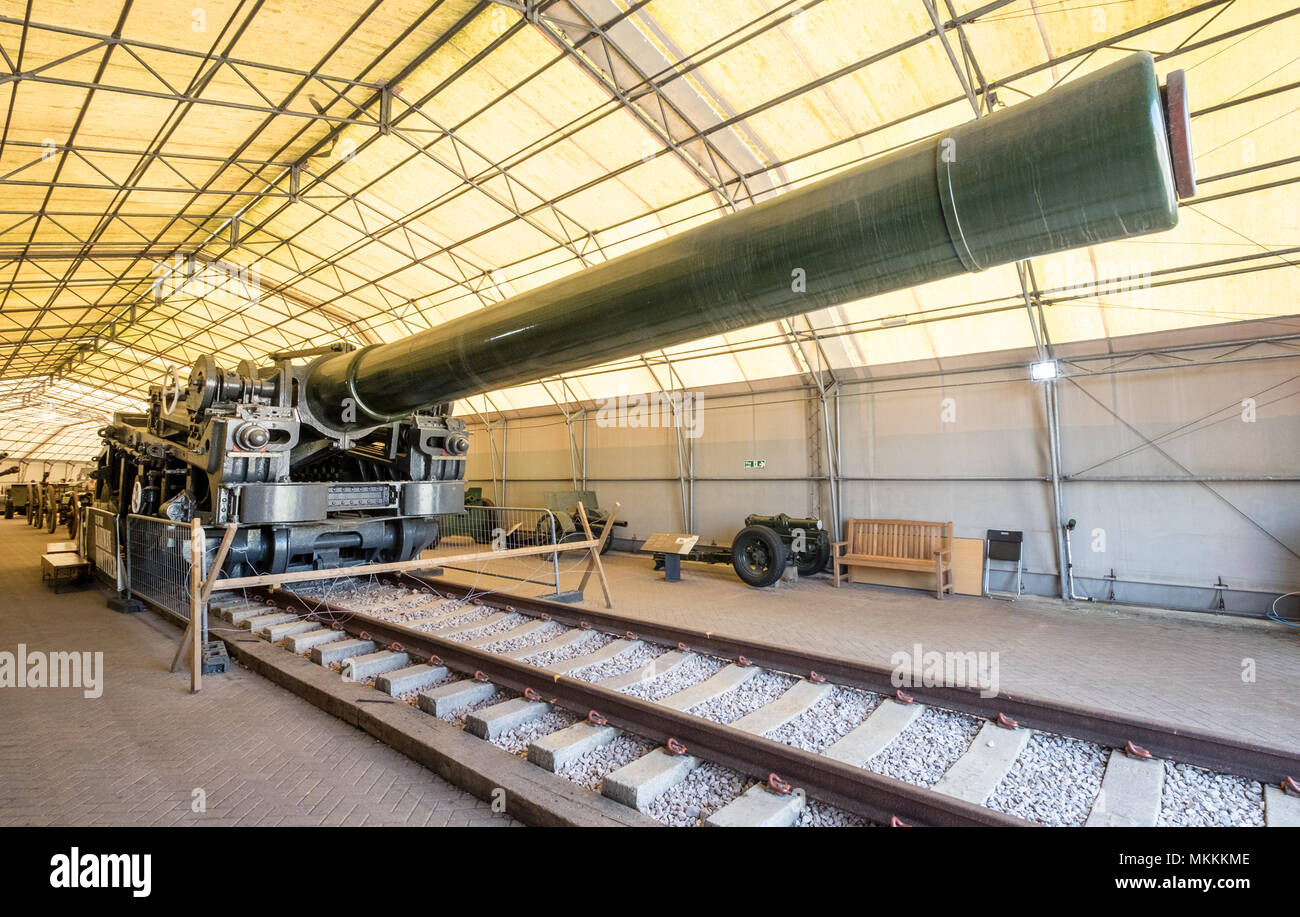 Howitzer gun hi-res stock photography and images - Alamy