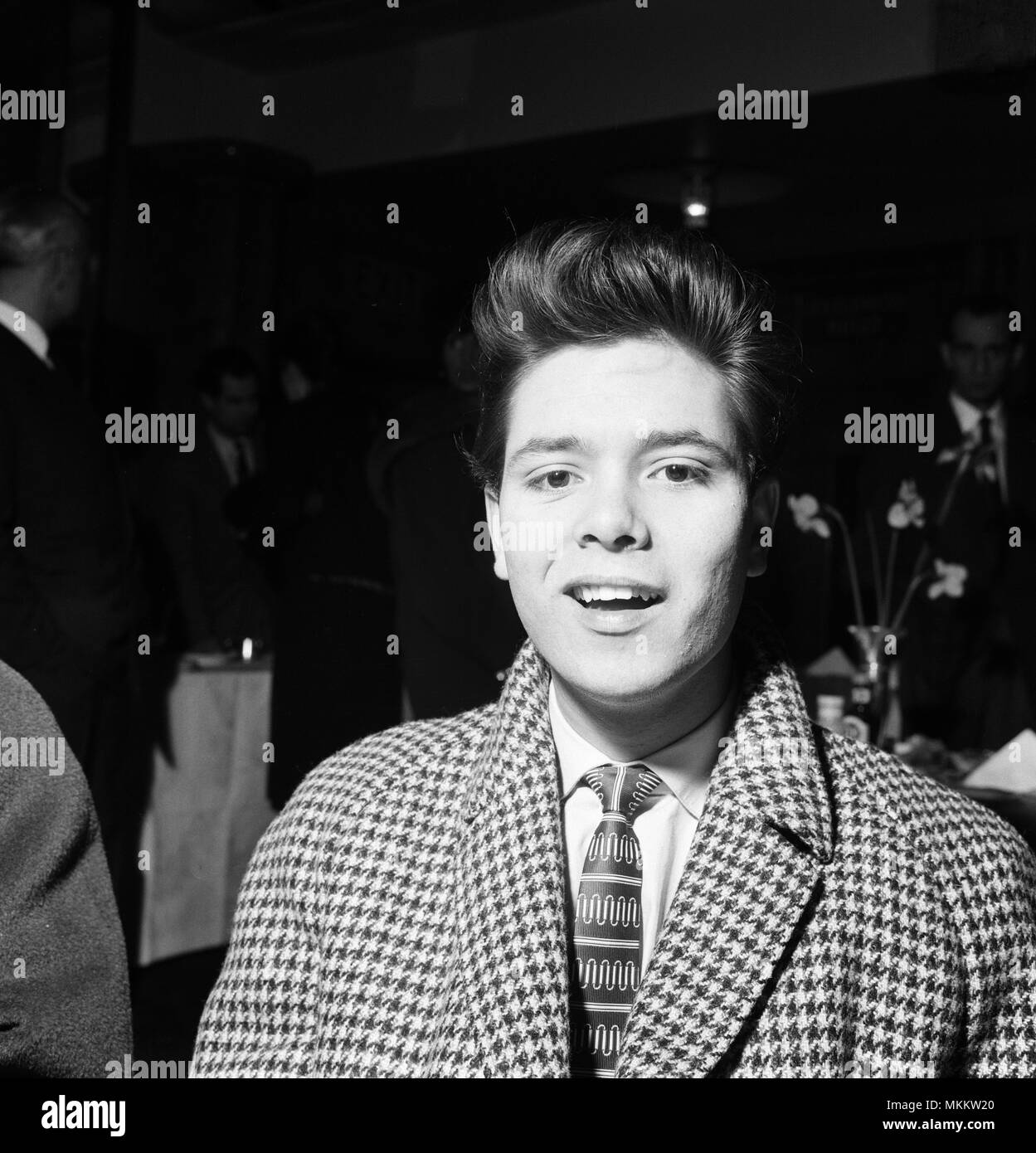 Cliff richard 1960 hi-res stock photography and images - Alamy