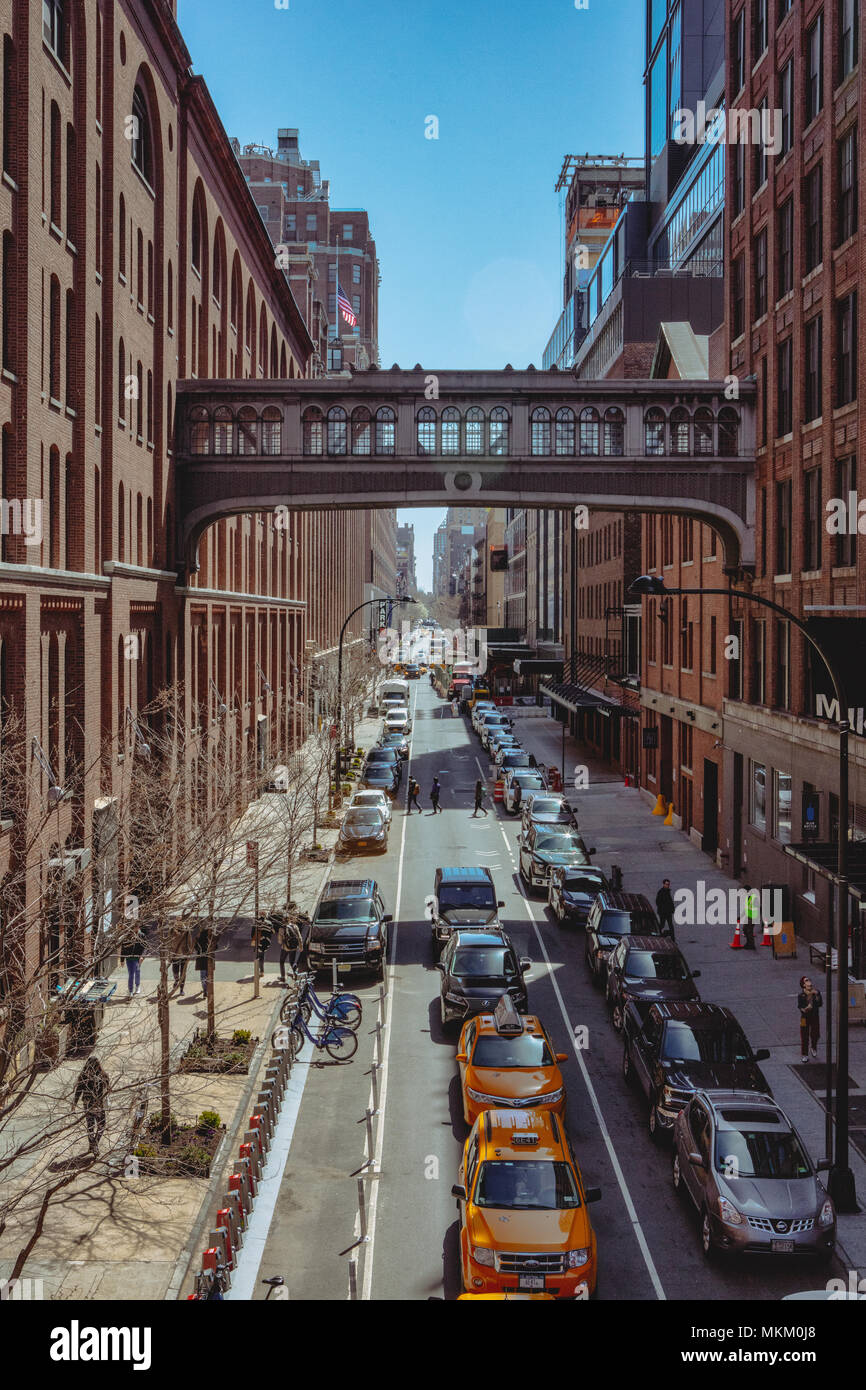 New york highline street view hi-res stock photography and images - Alamy