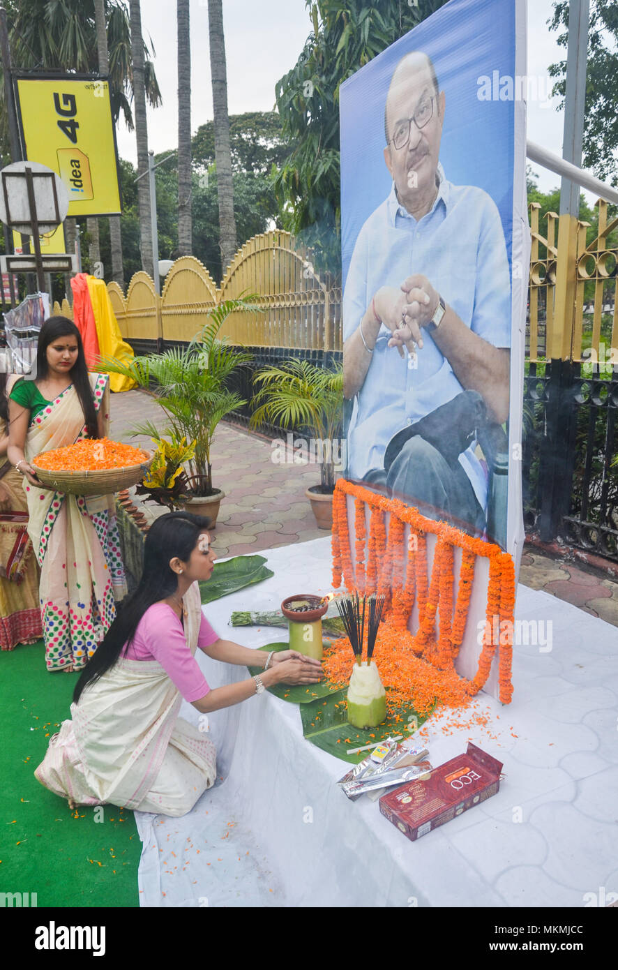 Guwahati, India. 07th May, 2018. Assamese actress Aimy Baruah paying ...
