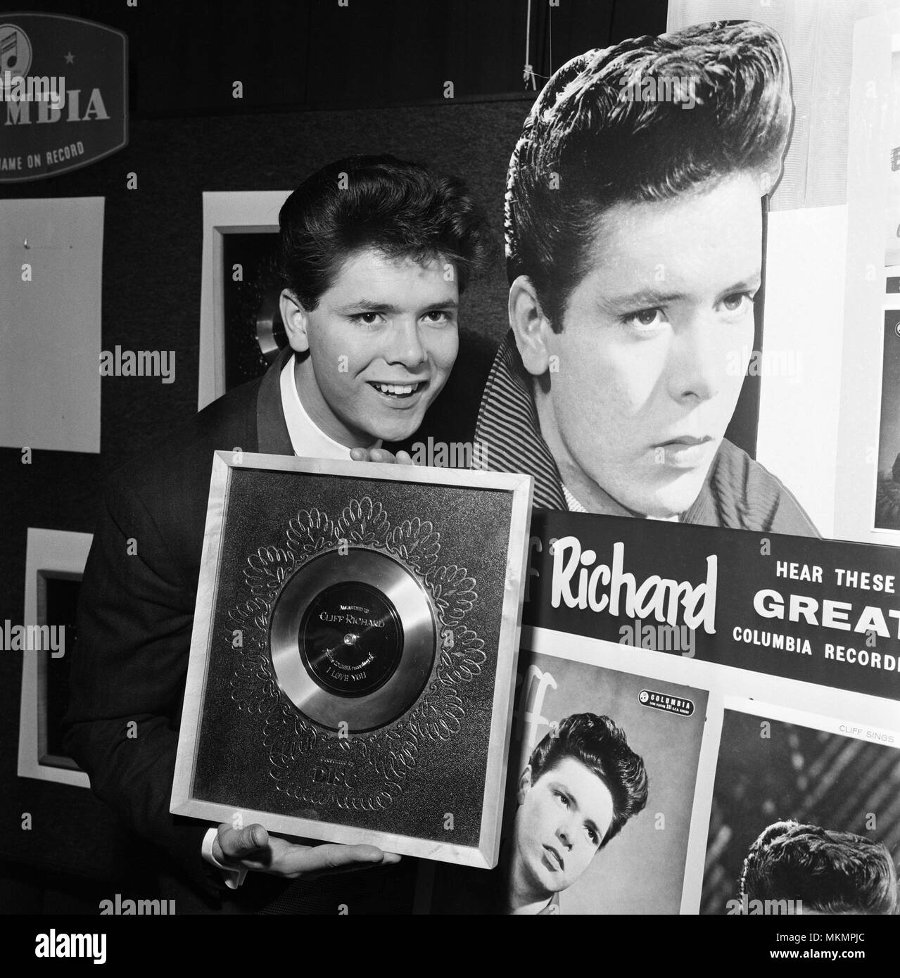 Cliff richard 1960s hi-res stock photography and images - Alamy