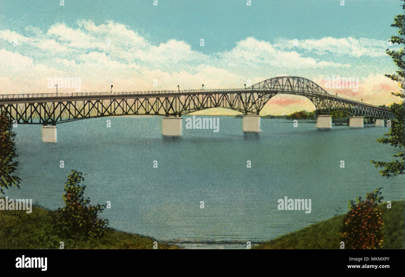 Bridge across lake hi-res stock photography and images - Alamy