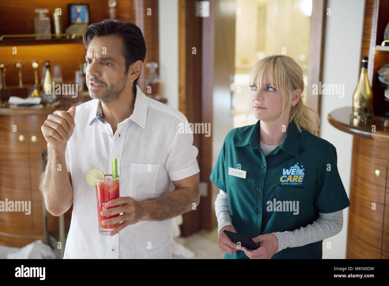 OVERBOARD, from left, Eugenio Derbez, Anna Faris, 2018. ph: Diyah Pera ...