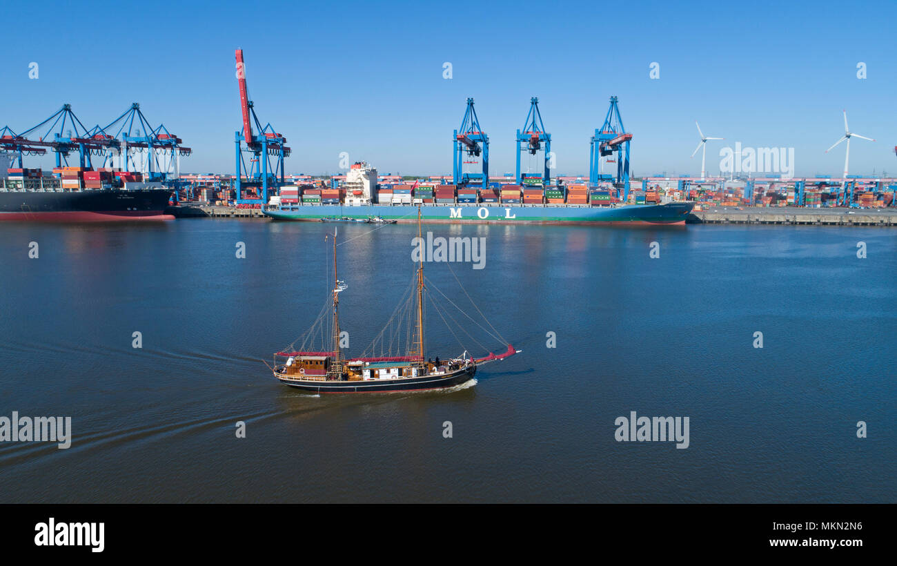 Altenwerder container terminal hi-res stock photography and images - Alamy