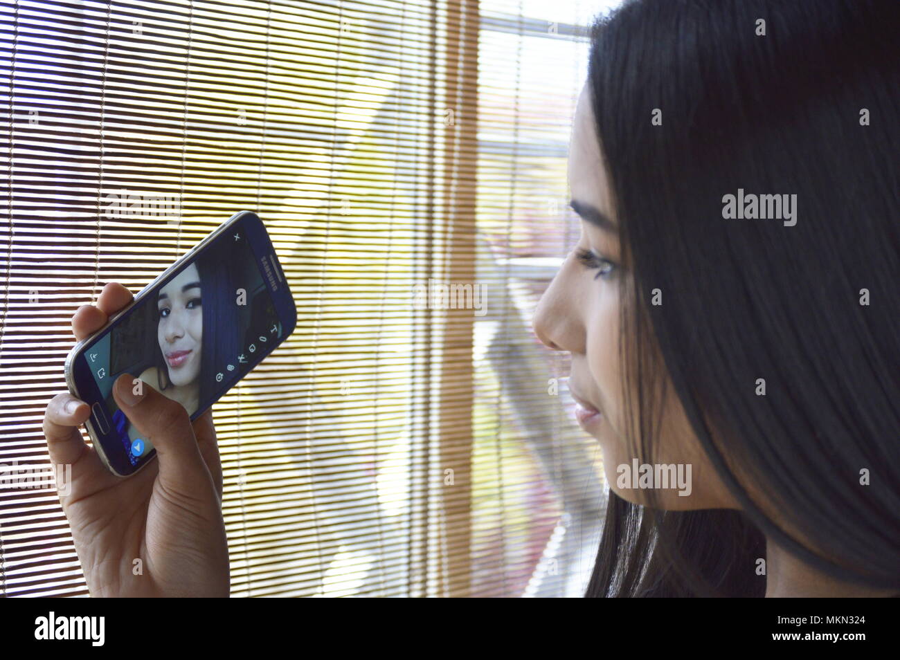 Smartphone selfie eye hi-res stock photography and images - Alamy