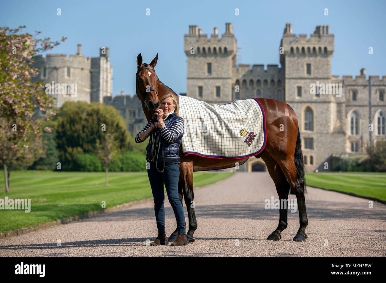Katie jerram hunnable holds the queens horse hi-res stock photography ...