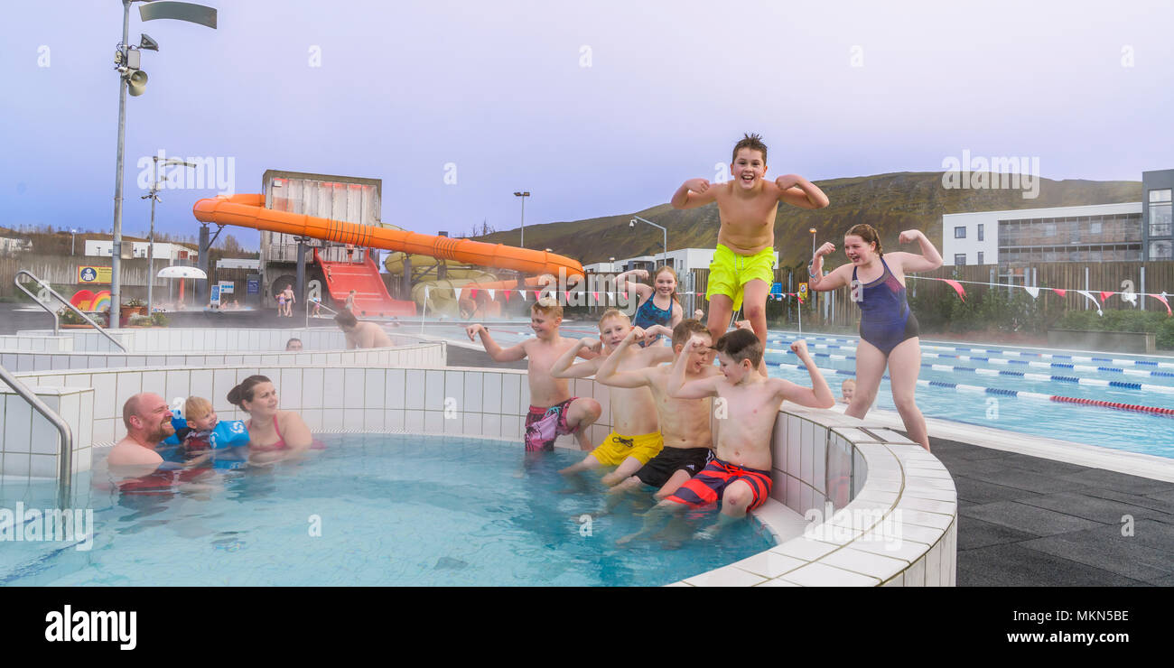 Family pools hi-res stock photography and images - Alamy