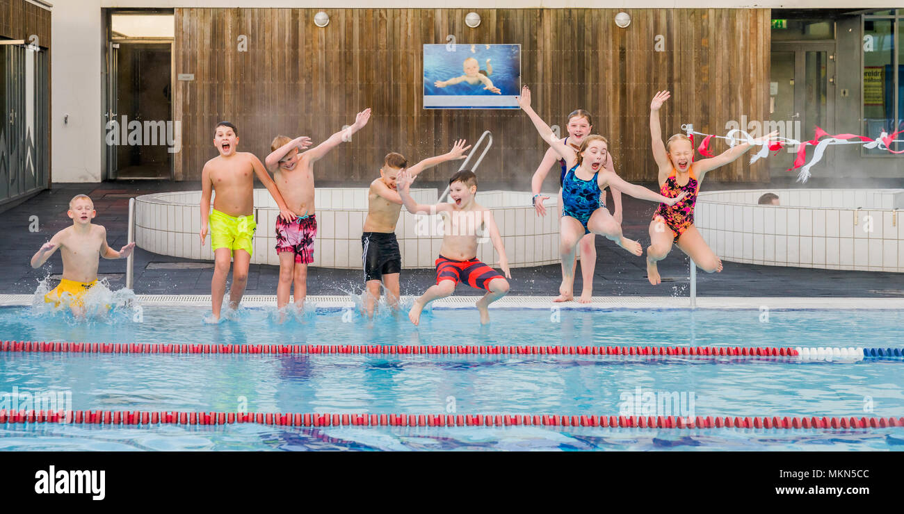 Neighborhood kids hi-res stock photography and images - Alamy