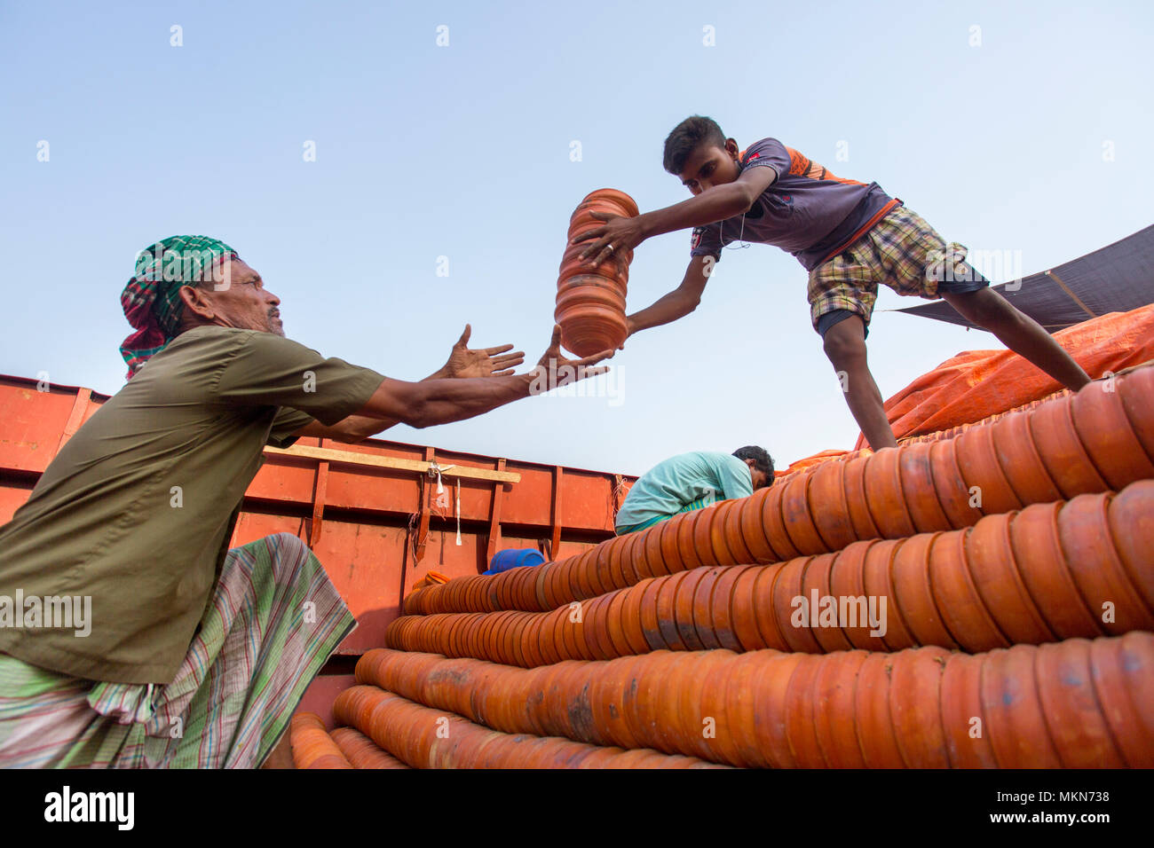 Pottery load unload on transporting boat at Burigonga River near ...