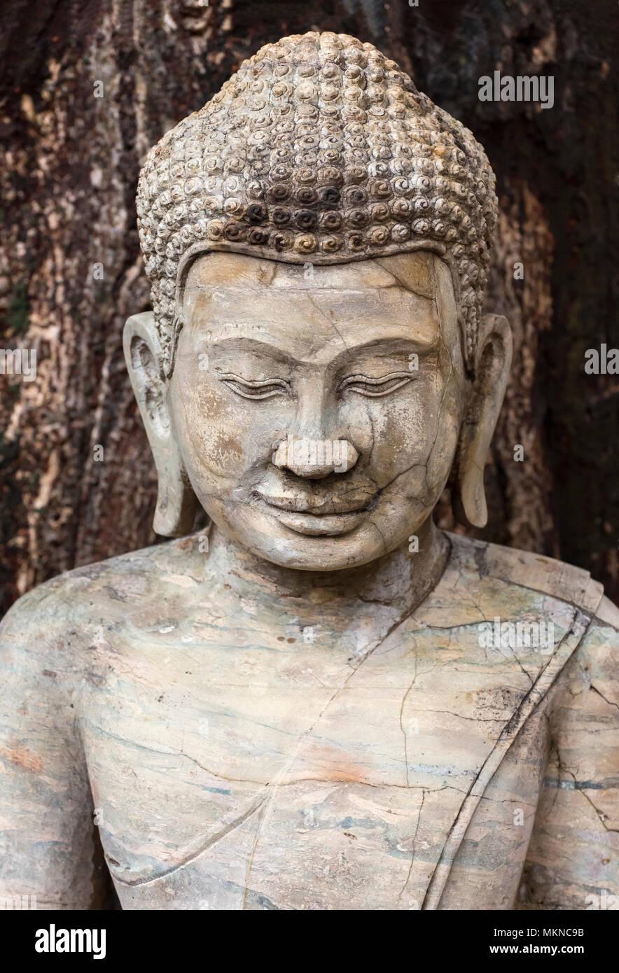 Royal buddha image hi-res stock photography and images - Alamy