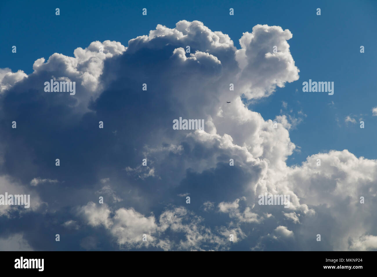 Contrast cloud formation hi-res stock photography and images - Alamy