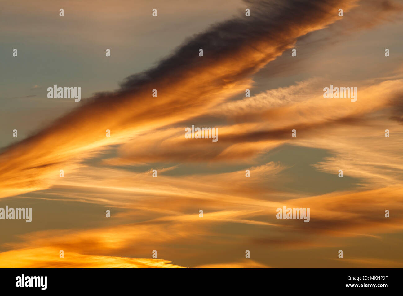 Beautiful sunset and cloud formation hi-res stock photography and ...